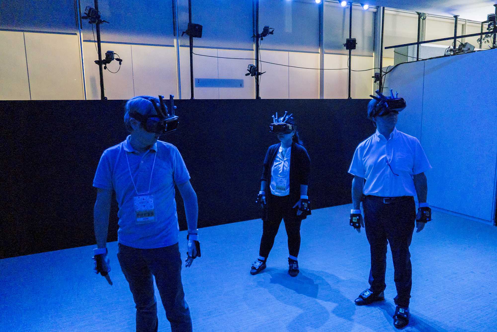 会議室で恐竜体験！ 複数人で同時体験できるVRアトラクション「ABAL：DINOSAUR」 | VIDEO SALON.web | 映像制作・動画編集のための月刊誌ビデオサロンが運営するWebマガジン