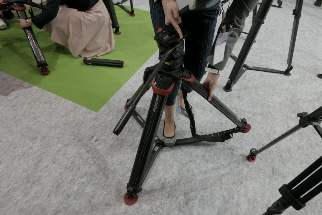 【InterBEE2018】ヴァイテックプロダクションソリューションズではワンタッチで伸縮できる三脚flowtechを展示。100mmヘッドバージョンも登場 | VIDEO SALON.web ...