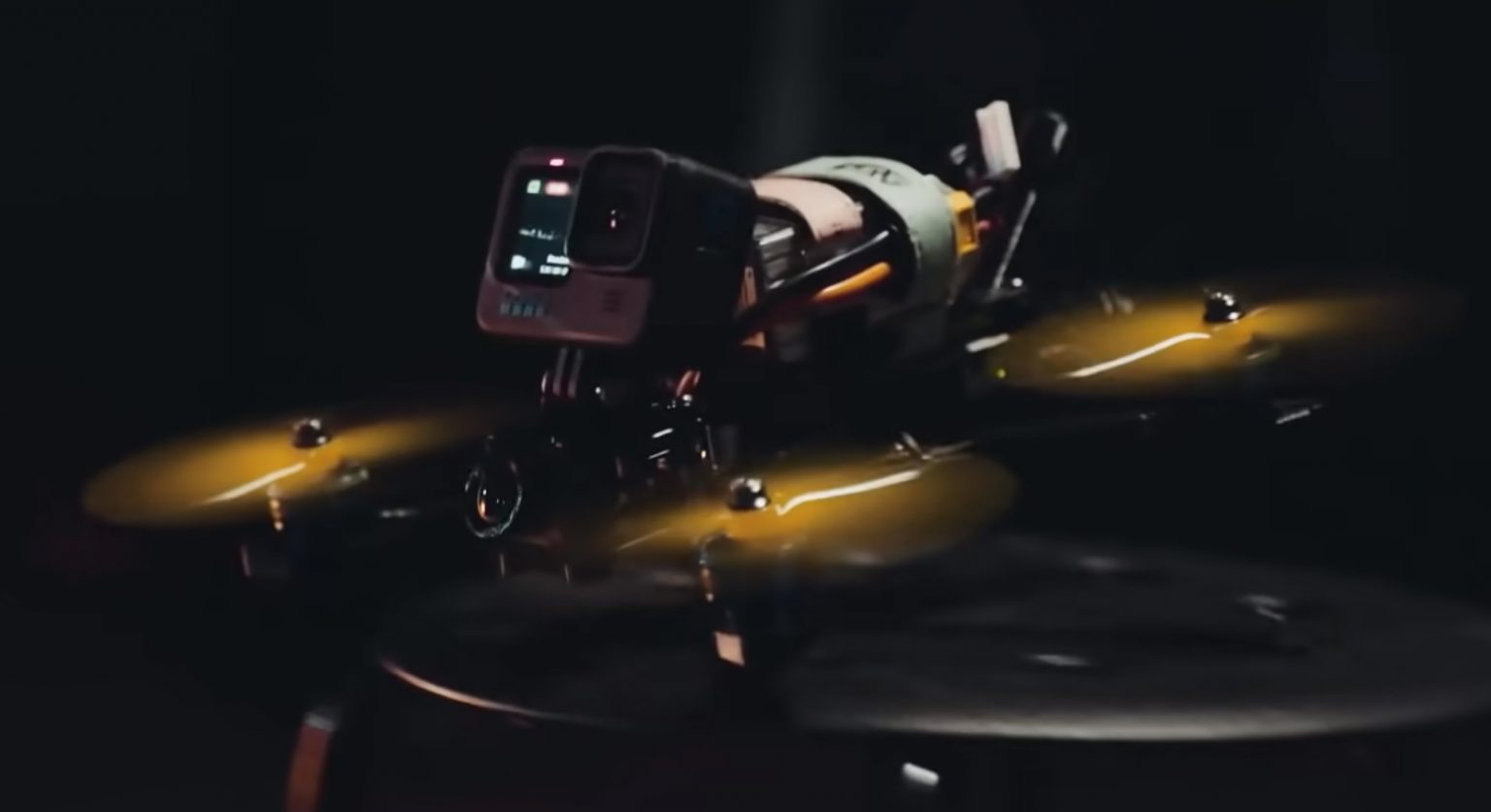 30秒をドローンカットで表現したトヨタのTVCM「GR86 [THE FR]」～ ドリフトする3台のGR86に 飛び込むFPVドローン | VIDEO SALON.web | 映像制作・動画 ...