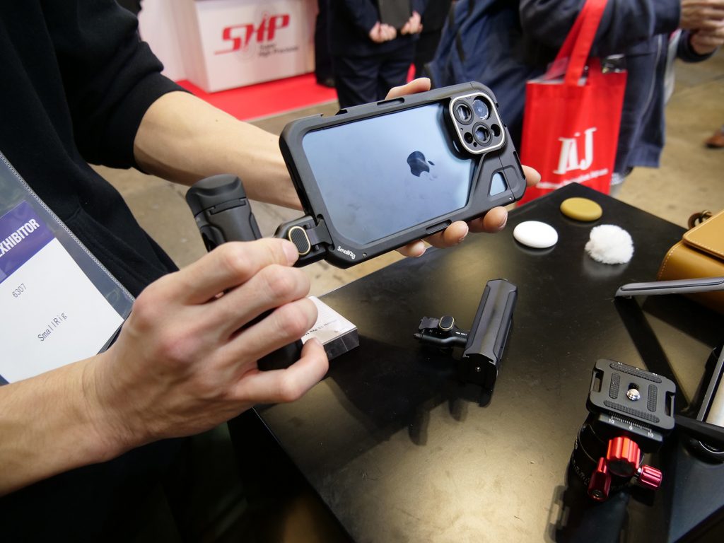【Inter BEE 2023】SmallRigはリグやケージを多数展示 | VIDEO SALON.web | 映像制作・動画編集のための月刊誌ビデオサロンが運営するWebマガジン