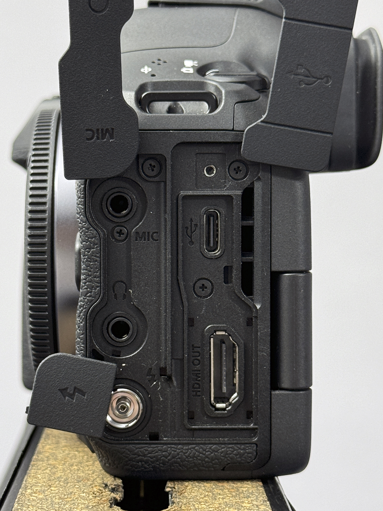 【EOS R5 Mark II】R5の4年ぶりの後継機を動画視点からレビュー。コンパクトな動画機の知見が盛り込まれ最小限のサイズアップに。8K ...