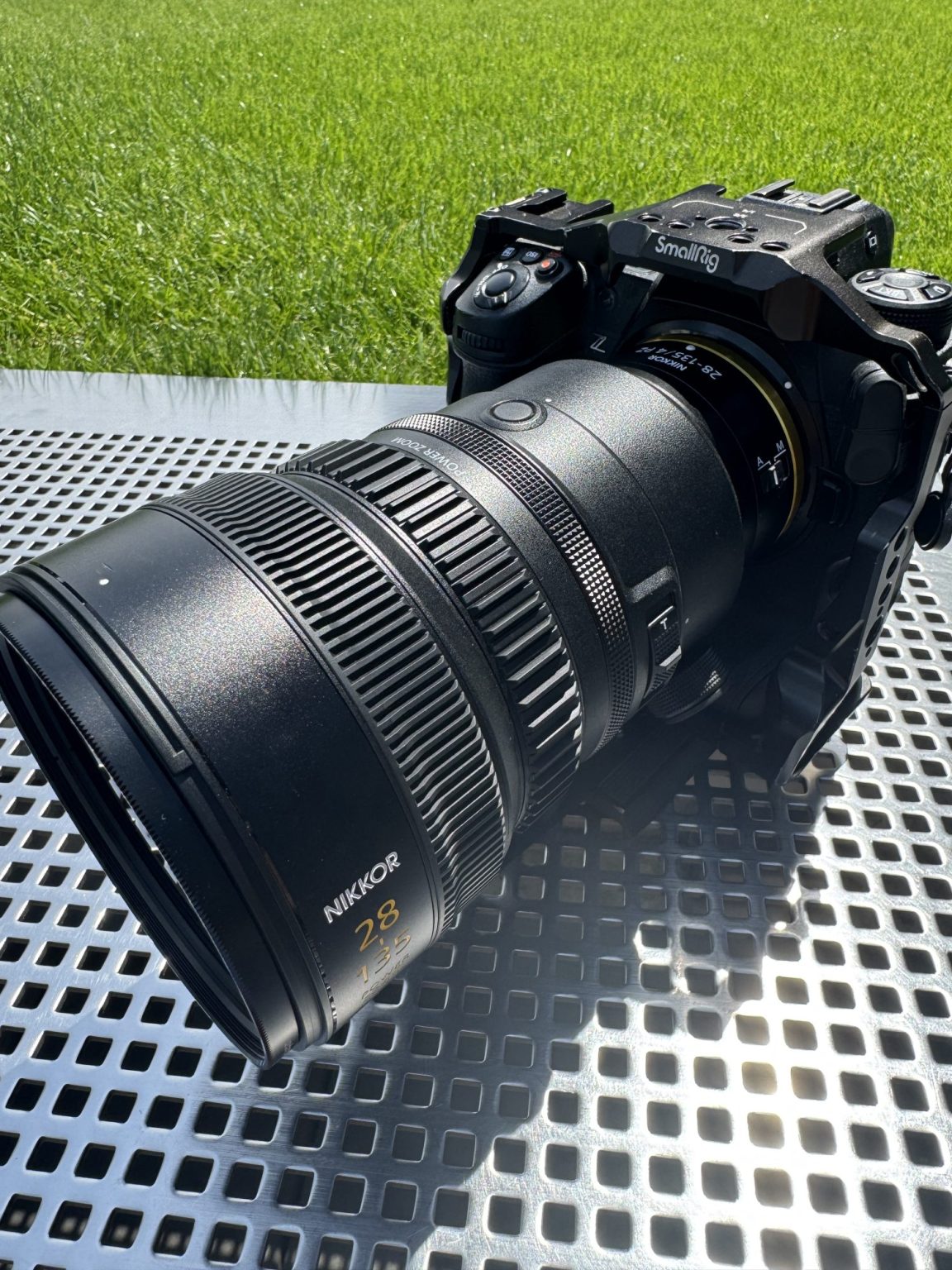 同じ焦点距離と絞り値を持つパワーズーム、ニコンNIKKOR Z 28-135mm f/4とソニーFE PZ 28-135mm F4 G OSSを使い比べてみた | VIDEO SALON ...